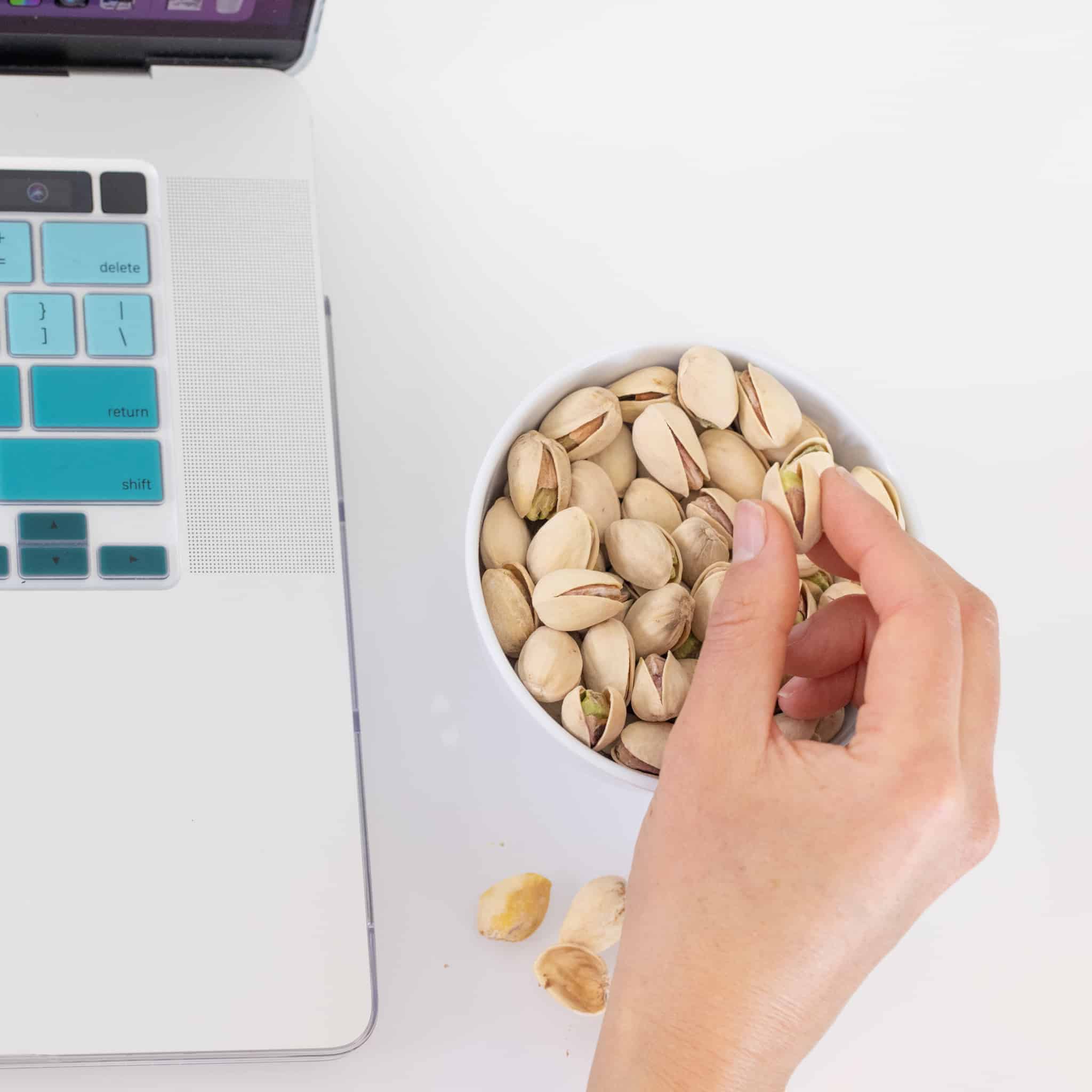 5 Health Benefits of Pistachios and Possible Side Effects